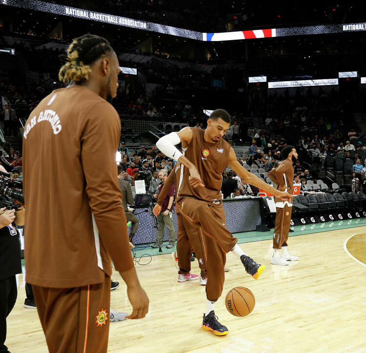 Bend it like Wemby? Spurs star scores dramatic free kick at pickup ...