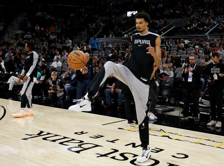 Bend it like Wemby? Spurs star scores dramatic free kick at pickup ...