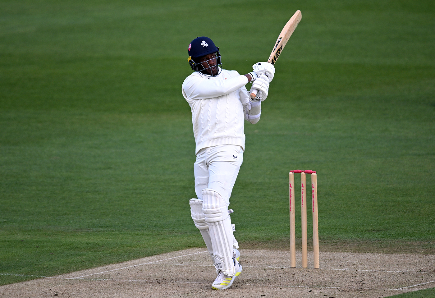 Bell-Drummond, Finch centuries leave Northants under the pump