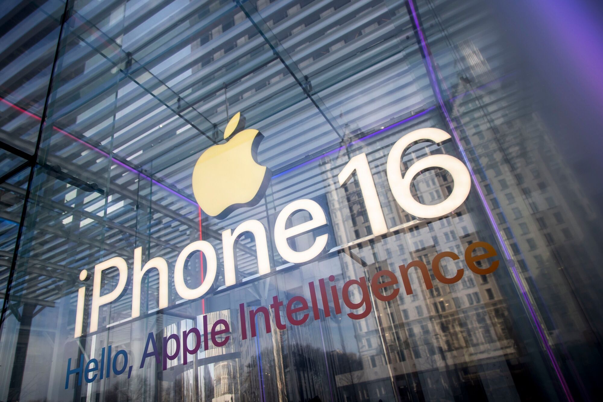 Apple Weighs Using Anthropic or OpenAI to Power Siri in Major Reversal