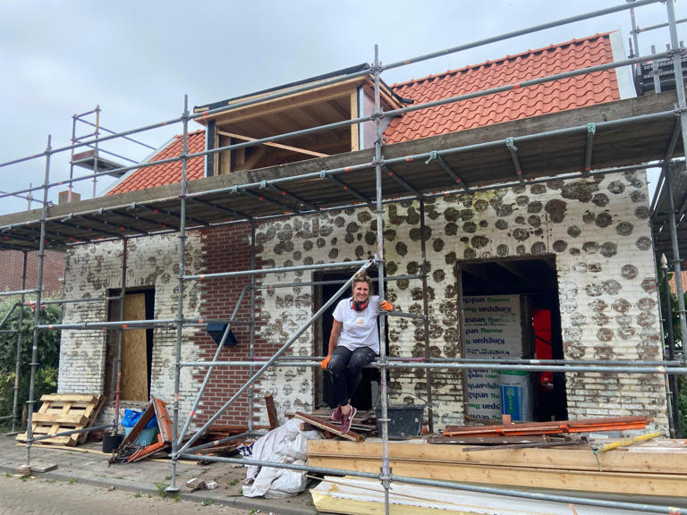 Sabijn flipt in De Moeite Waard?! in haar eentje een huis: 'Er is iets mis met mijn stresshormoon'