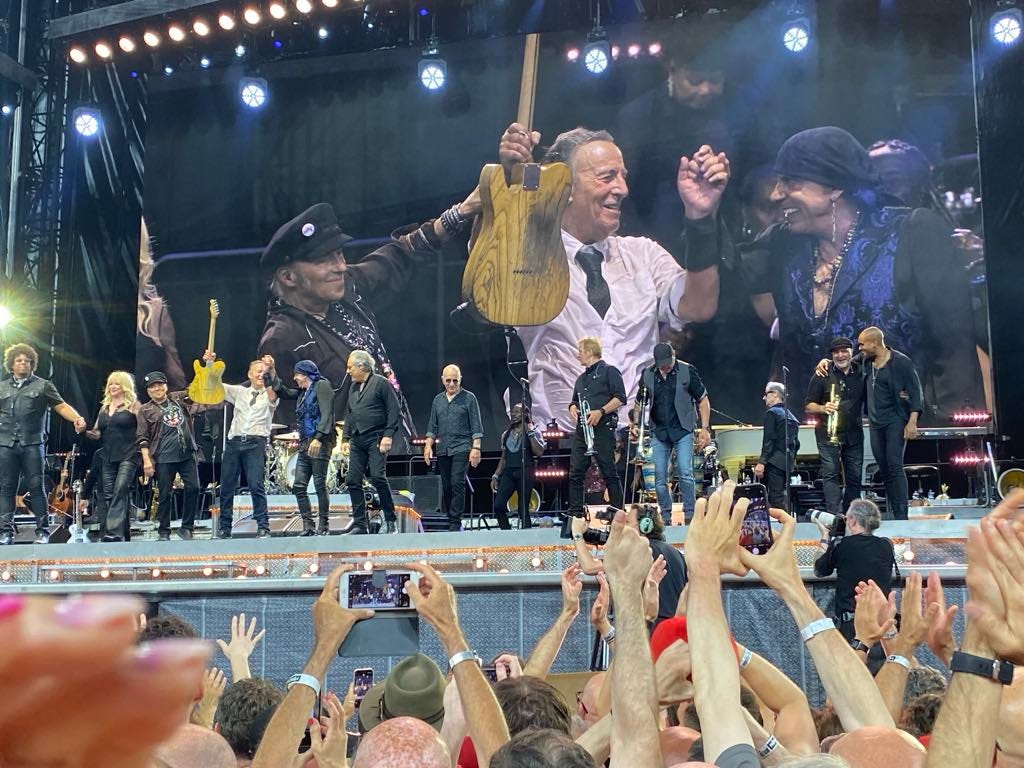 Little Steven rejoins Bruce Springsteen, E Street in Milan as Southside ...