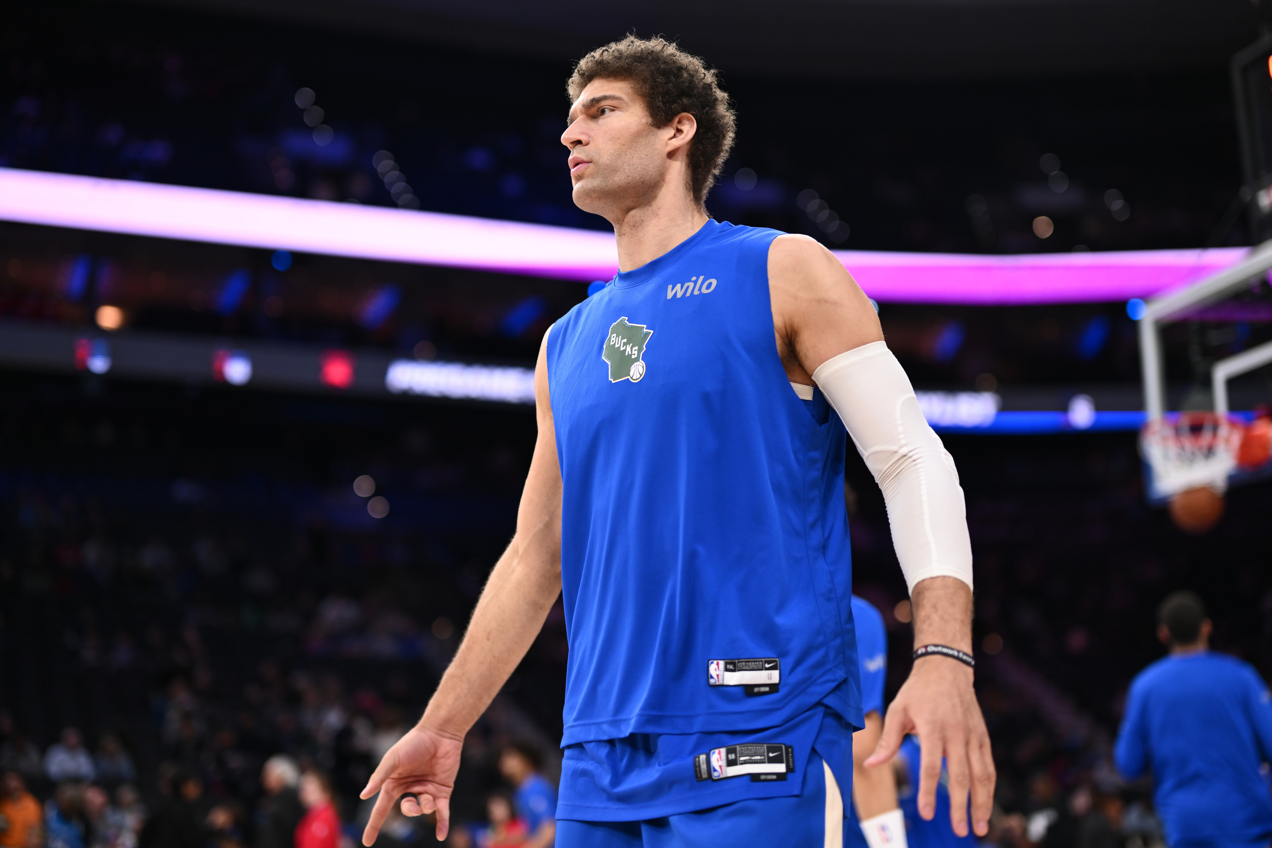 Veteran big man signs with Los Angeles, but not the team people expected