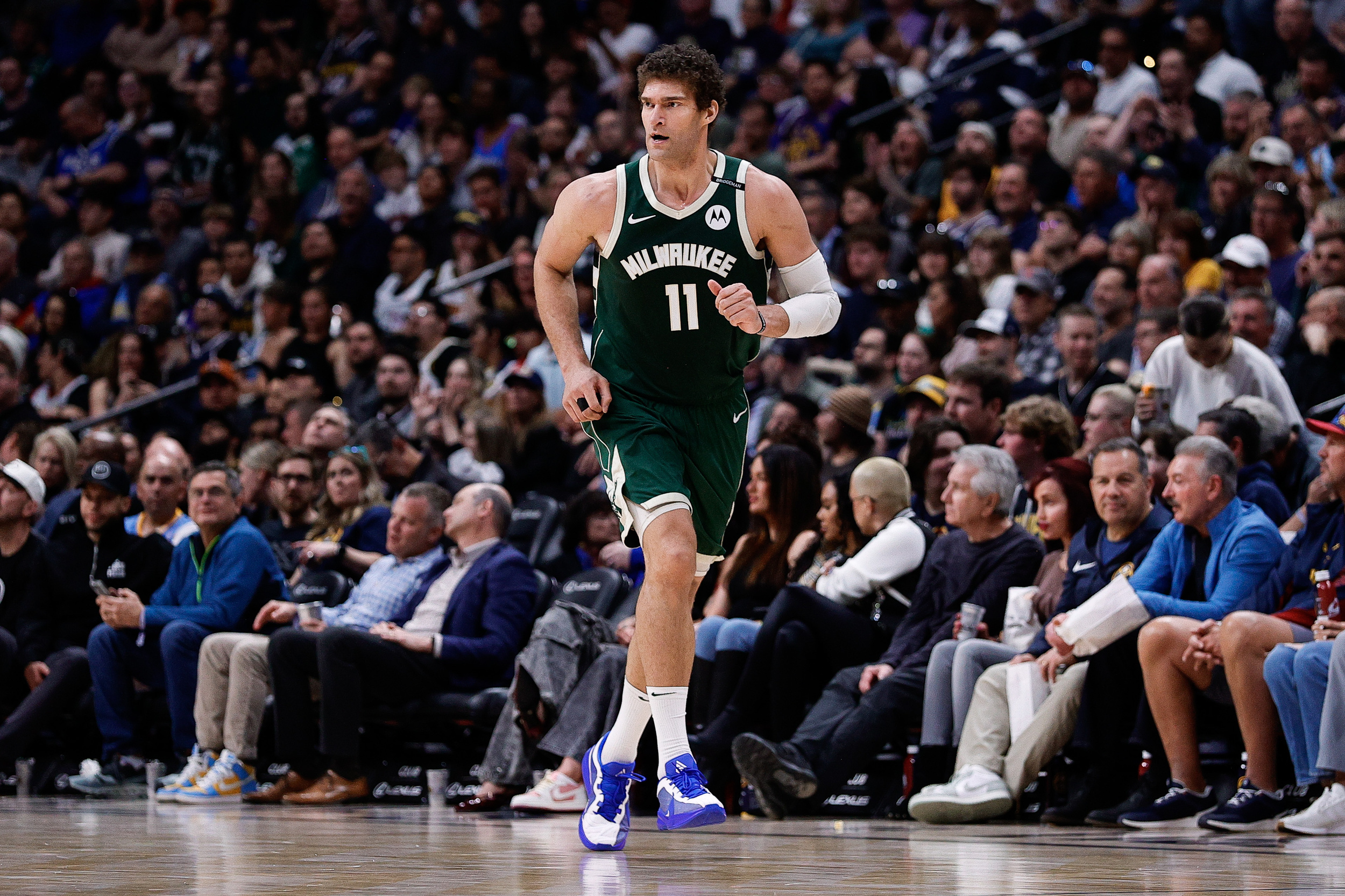 Brook Lopez agrees to sign with surprising new team