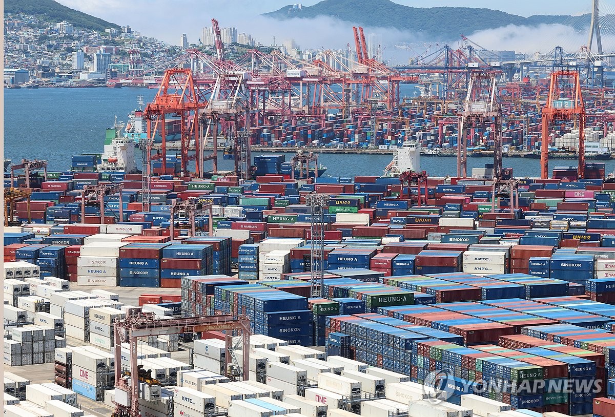 (LEAD) S. Korea's exports up 4.3 pct to US$59.8 bln in June on robust ...