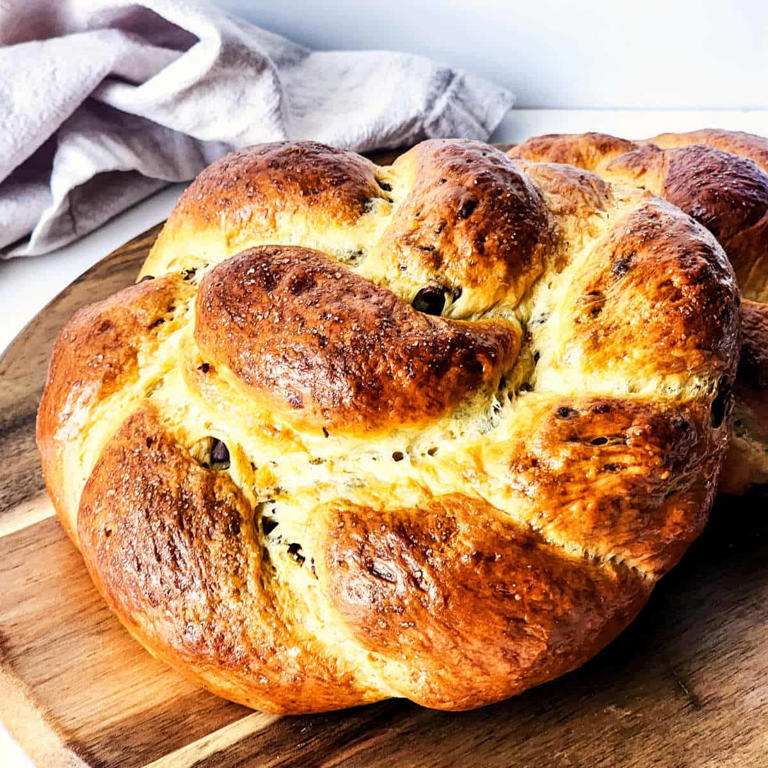 Round chocolate brioche