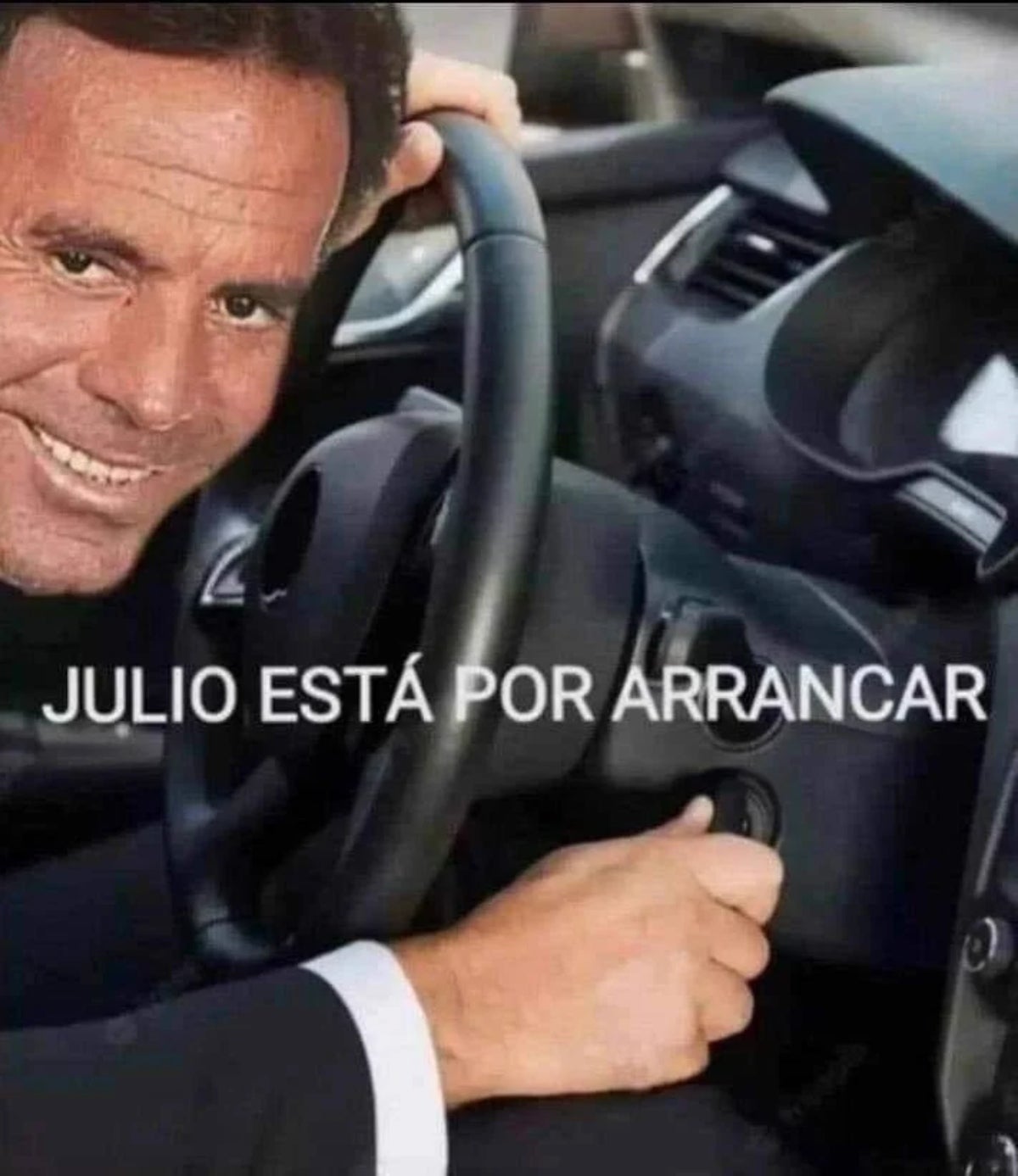 ¡Ya llegó Julio! Estos son los mejores MEMES de Julio Iglesias