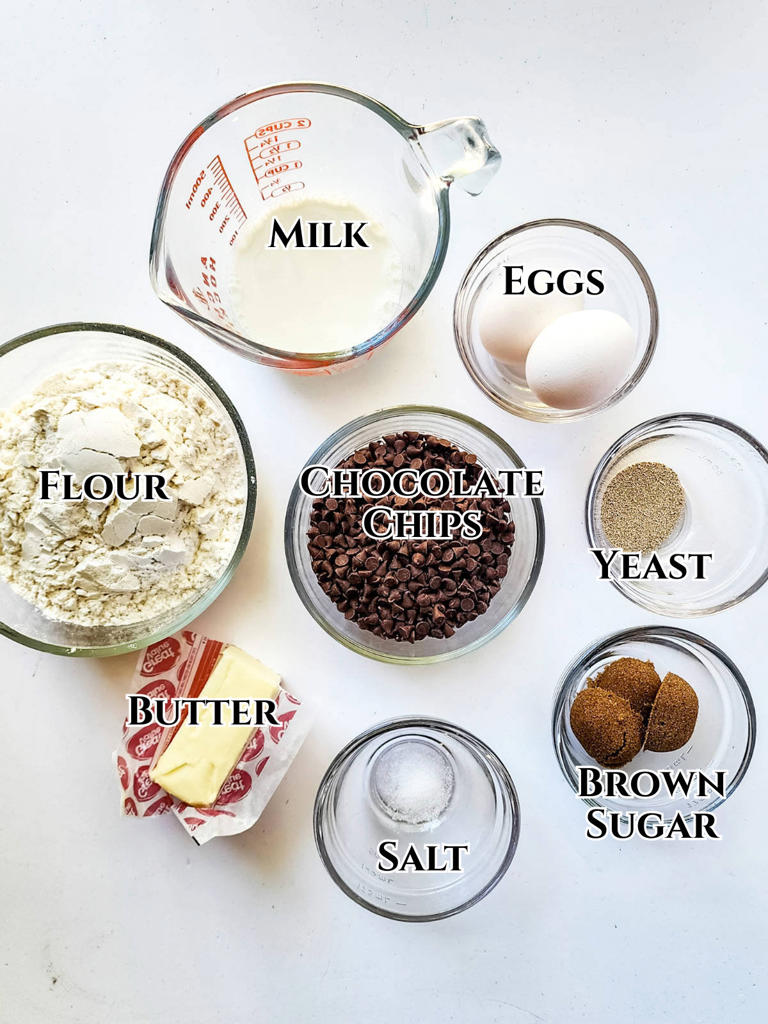 Round chocolate brioche