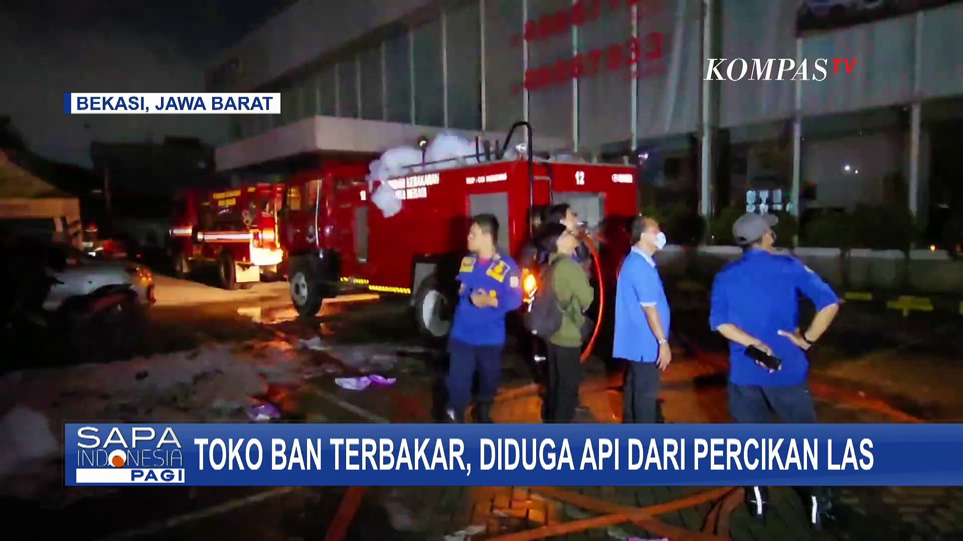 Detik-Detik Damkar Padamkan Kebakaran Toko Ban di Bekasi, 72 Personel ...