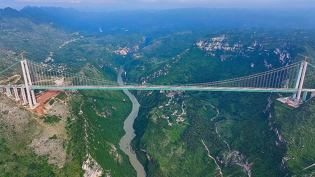 Aerial view reveals world's highest bridge in China