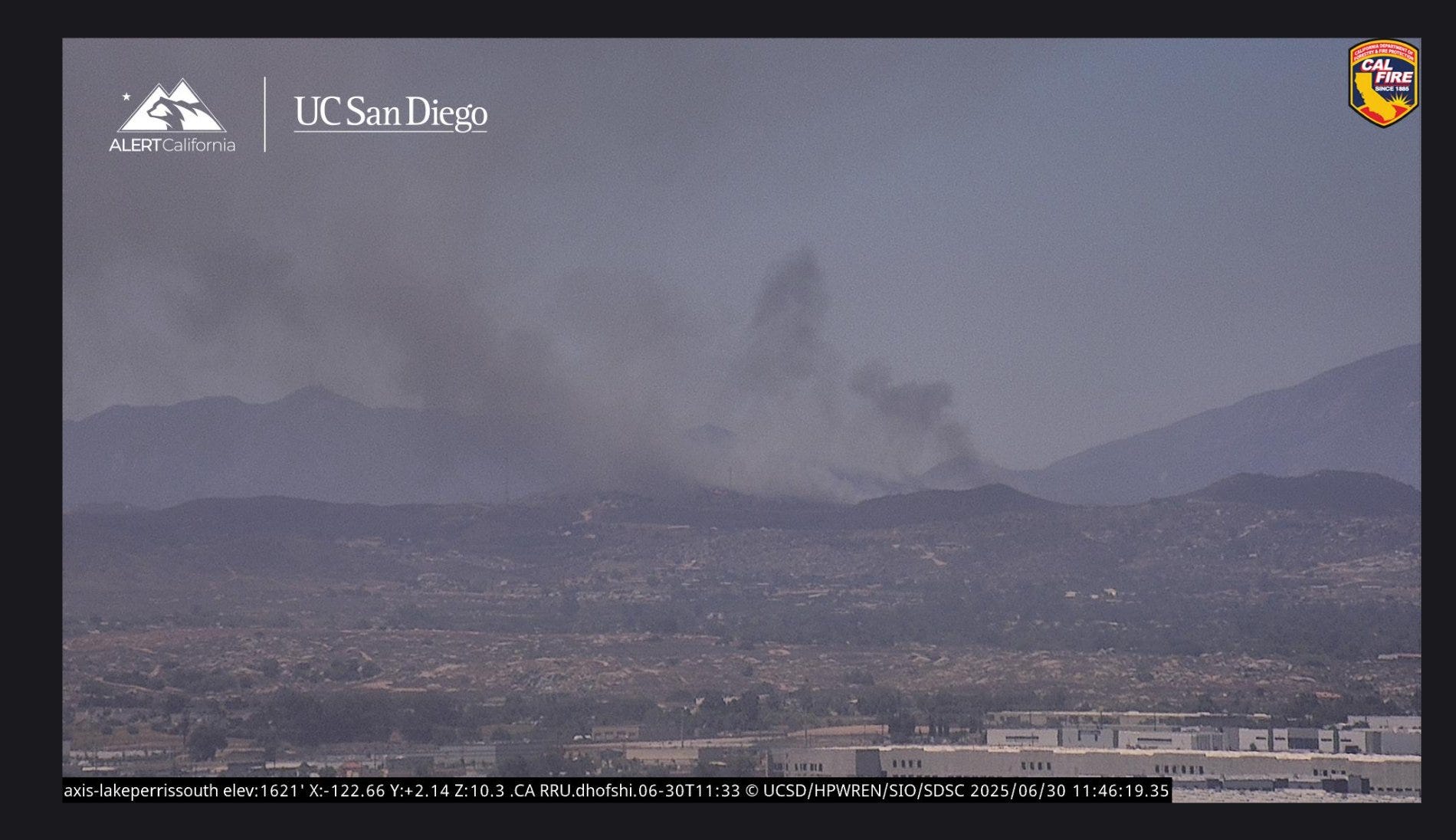 Mead Valley brush fire blackens over 400 acres, threatens properties
