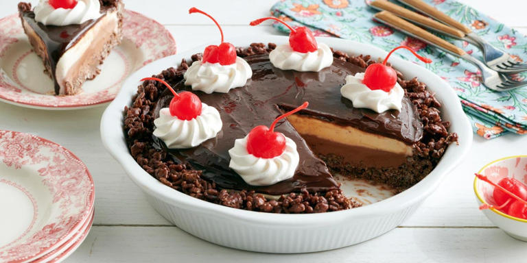 Keep Cool And Serve No-Bake Triple Chocolate Sundae Pie For Dessert