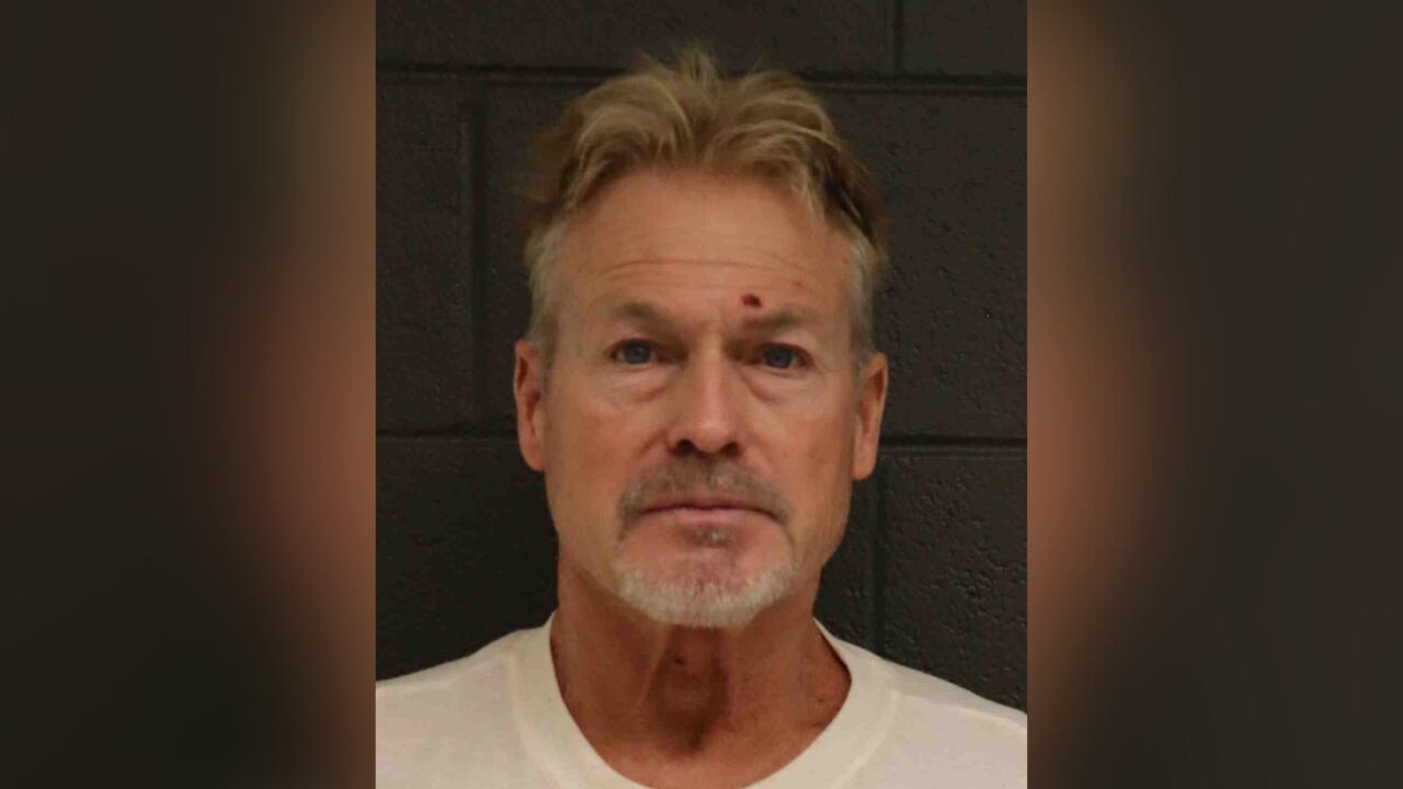 Barry Morphew extradited to Colorado to face murder charge in death of ...