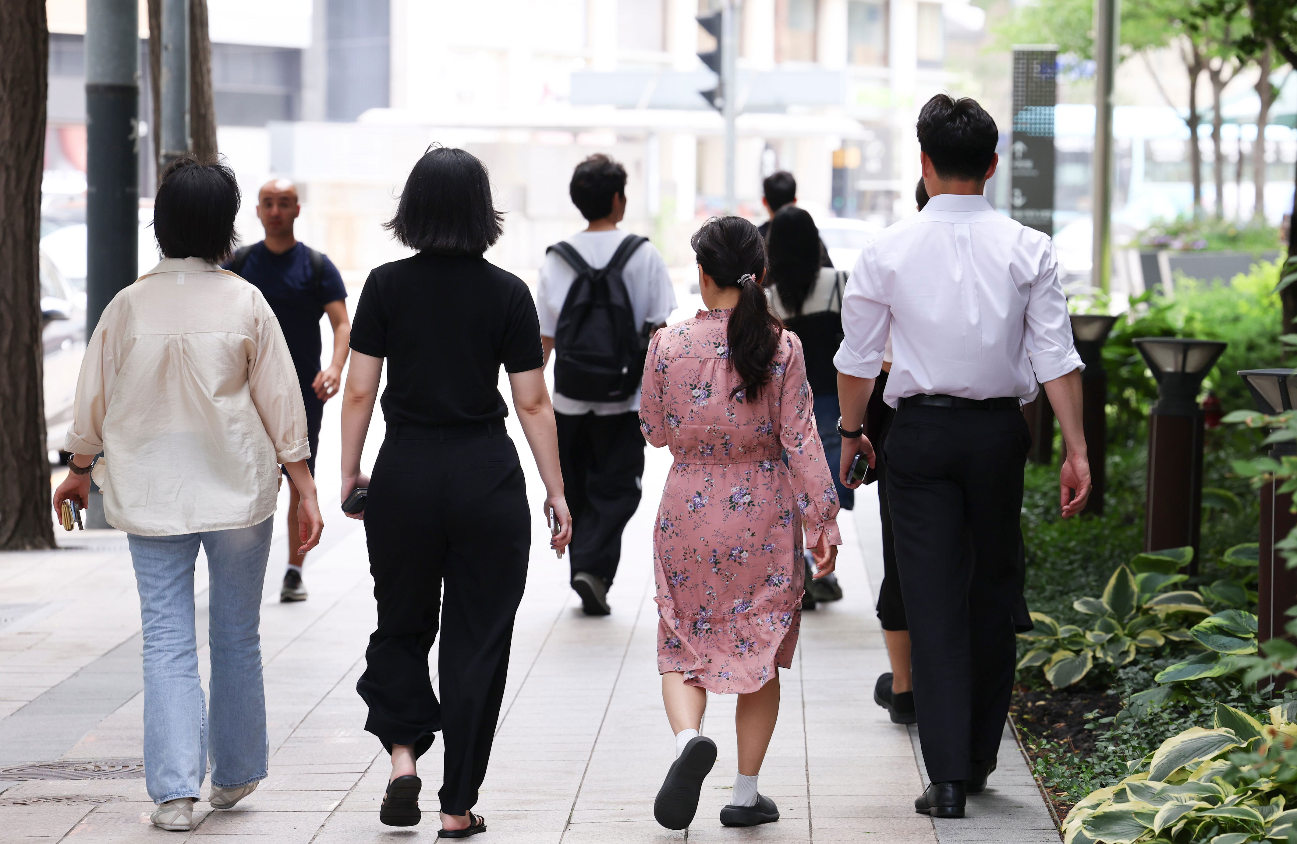 Local female managers surpass 10,000