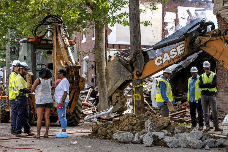 1 dead, 2 injured in Philadelphia explosion that damaged several homes