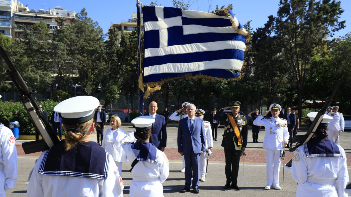 Δένδιας: Νέα αποτρεπτική στρατηγική στο Πολεμικό Ναυτικό - Προηγμένα ...