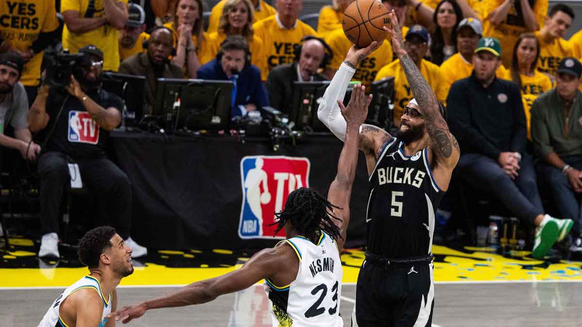 Key sharpshooter returns to Bucks on $7.5 million contract