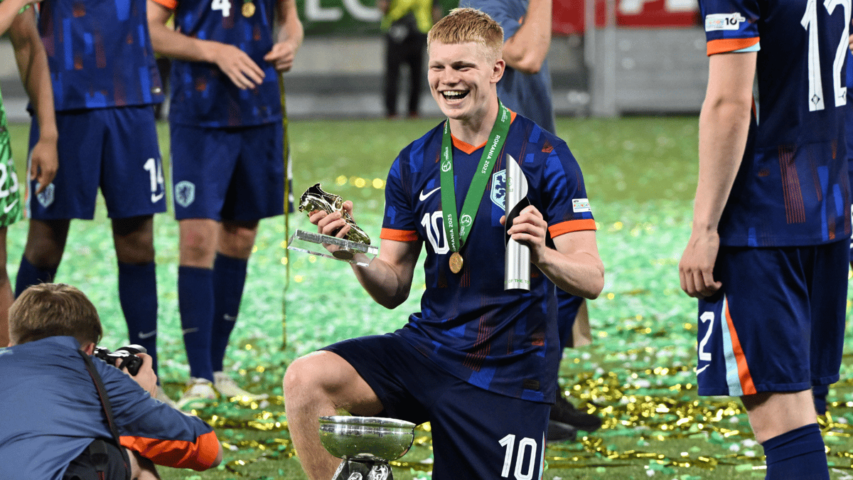 Zet hij de stap al komende zomer? Kees Smit mikt op hoger niveau buiten AZ