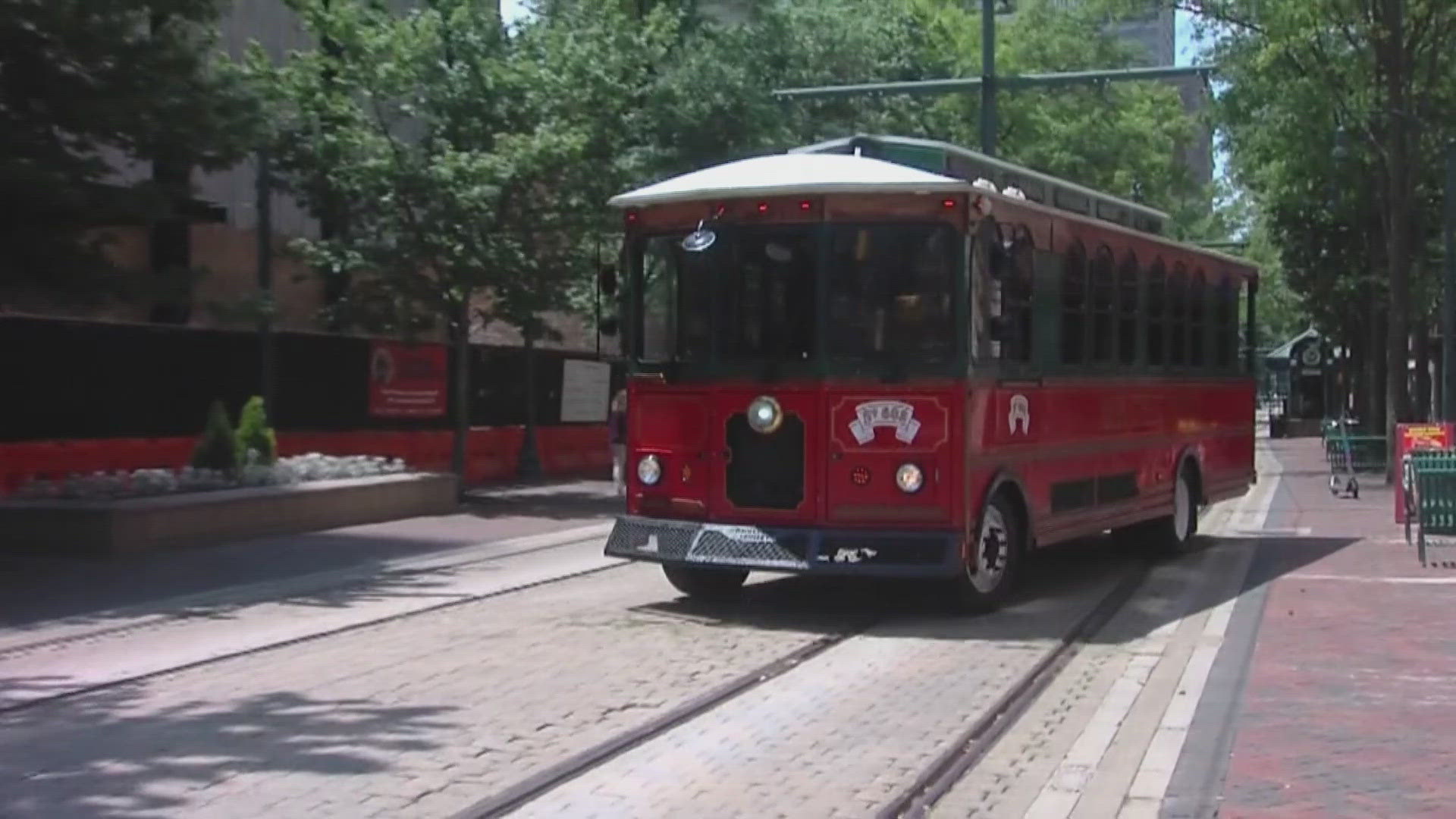 Trolleys return to Downtown Memphis as infamous trolley replica buses ...