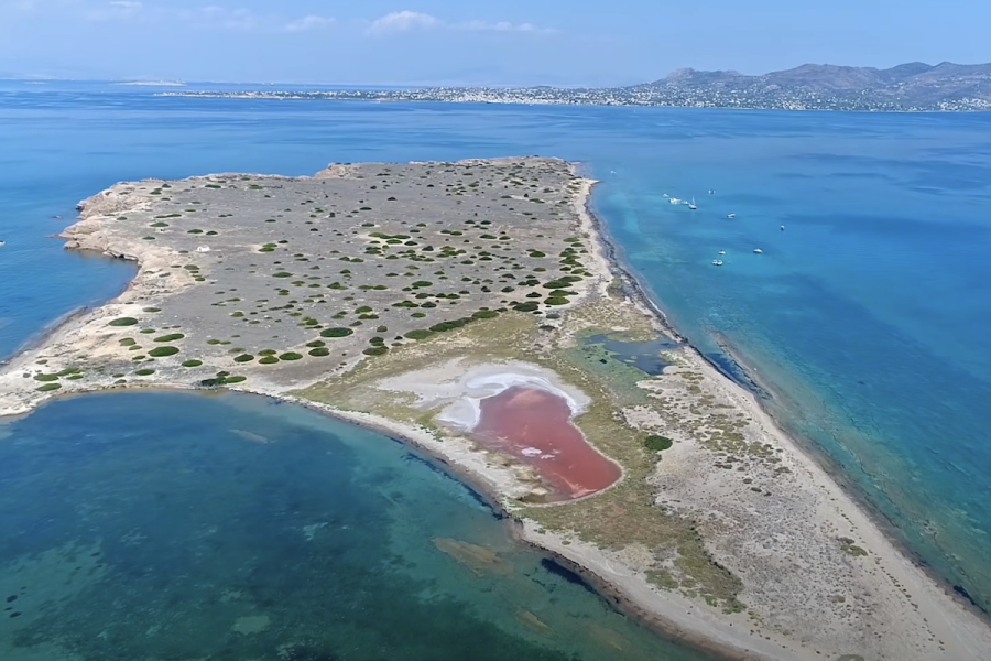 Το άγνωστο νησάκι δίπλα στον Πειραιά με την κόκκινη λίμνη και τα ...