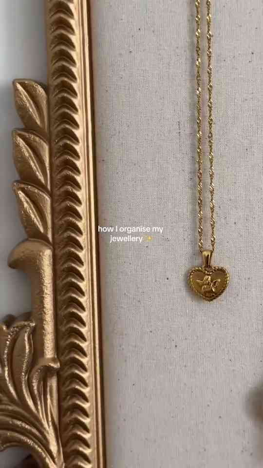 Why Is Everyone Obsessed With This Outfitters Pinboard?