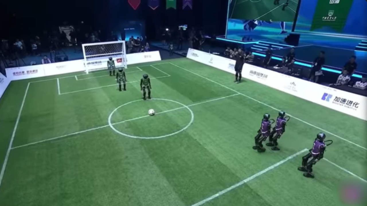 China Hosta ‘Robo League’! Video Of Humanoid Robots Playing Football ...