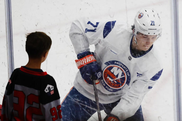 Matthew Schaefer makes his Islanders intentions clear after NHL draft ...
