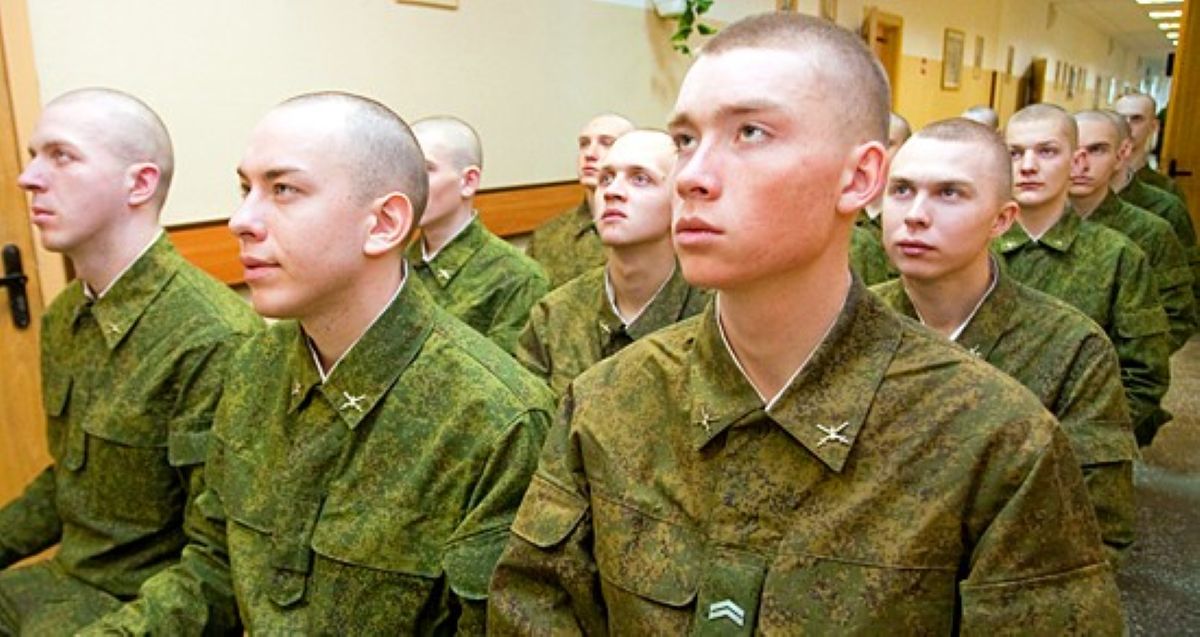 Putin’s Army in Freefall: 20,000 Soldiers Flee the Front