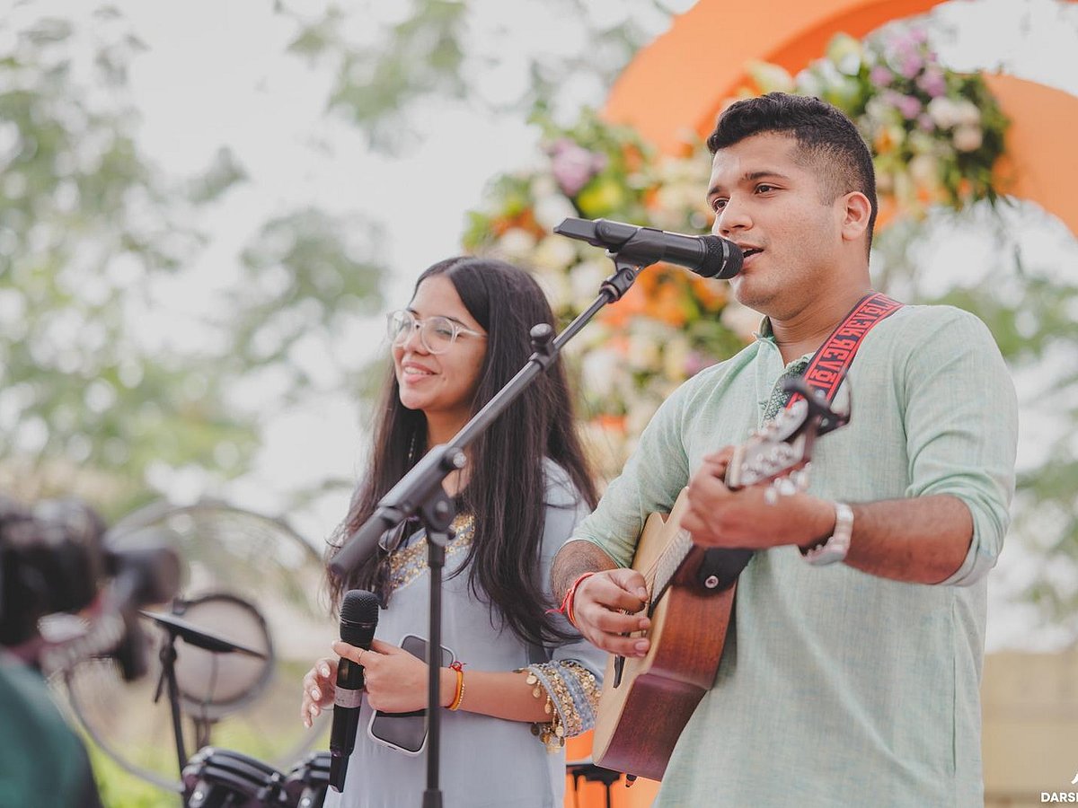 Raghav and Prachi Agarwal bring their heartfelt, no–stage jamming ...