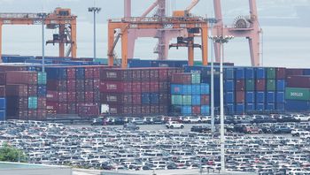 Exports rebound to climb 4.3% on strong chip, auto shipments despite ...