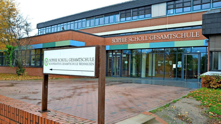 Handyverbot an Niedersachsens Schulen? Ein Rektor, ein Vater und ein ...