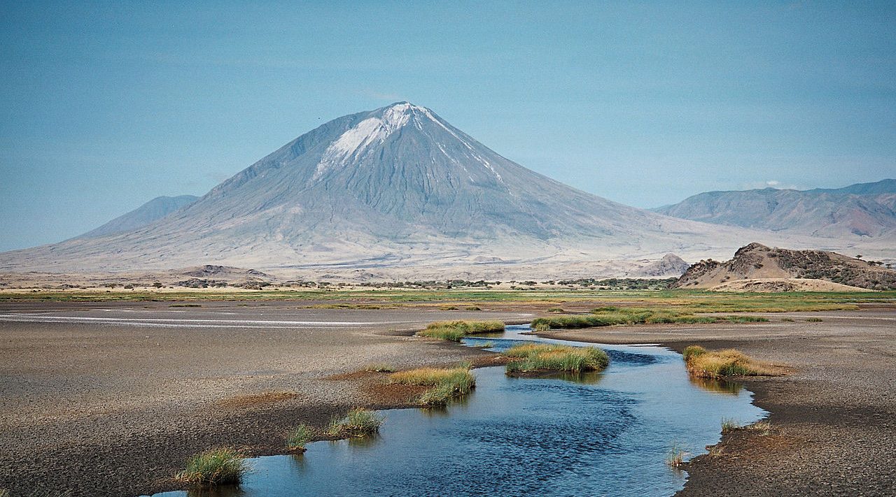 The depths of subducted oceans play a key role for life on Earth