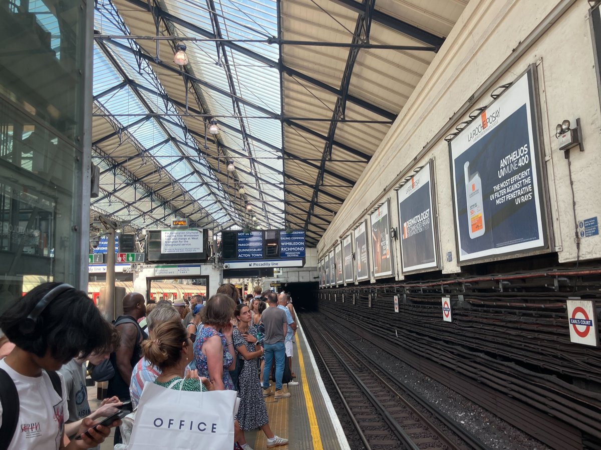 London travel news LIVE: Severe delays on the District line hit tennis ...