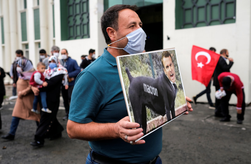 Three cartoonists arrested in Turkey over alleged Prophet Muhammad drawing