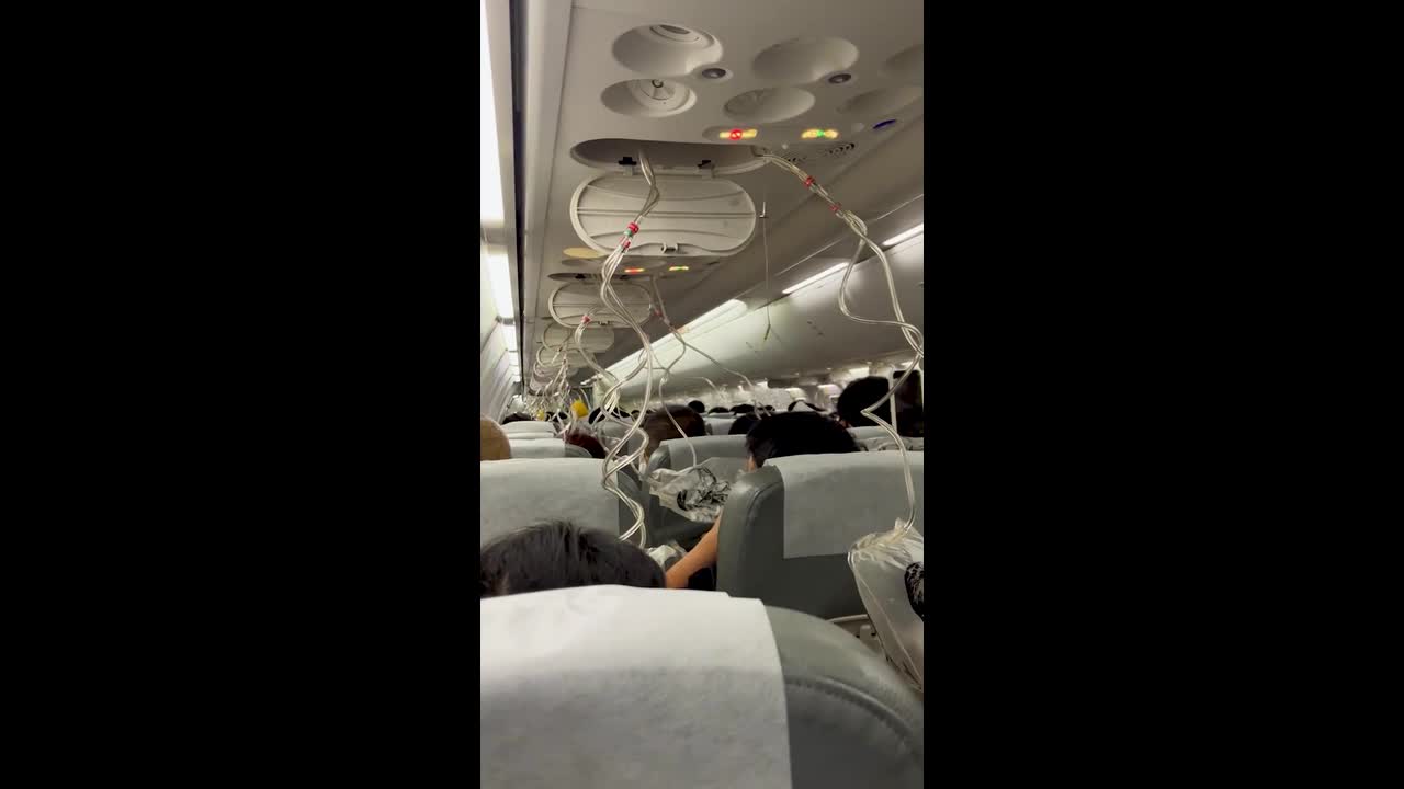Passengers terrified as oxygen masks drop from plane while it plunges ...