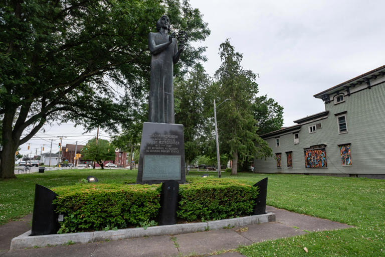 NY roadside attractions: Utica statue among 5 destinations to check out ...
