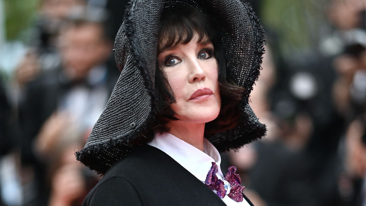 Isabelle Adjani (70 ans) : voici le parfum qu’elle porte depuis ...