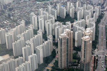 Soaring real estate prices tie BOK's hands on rate