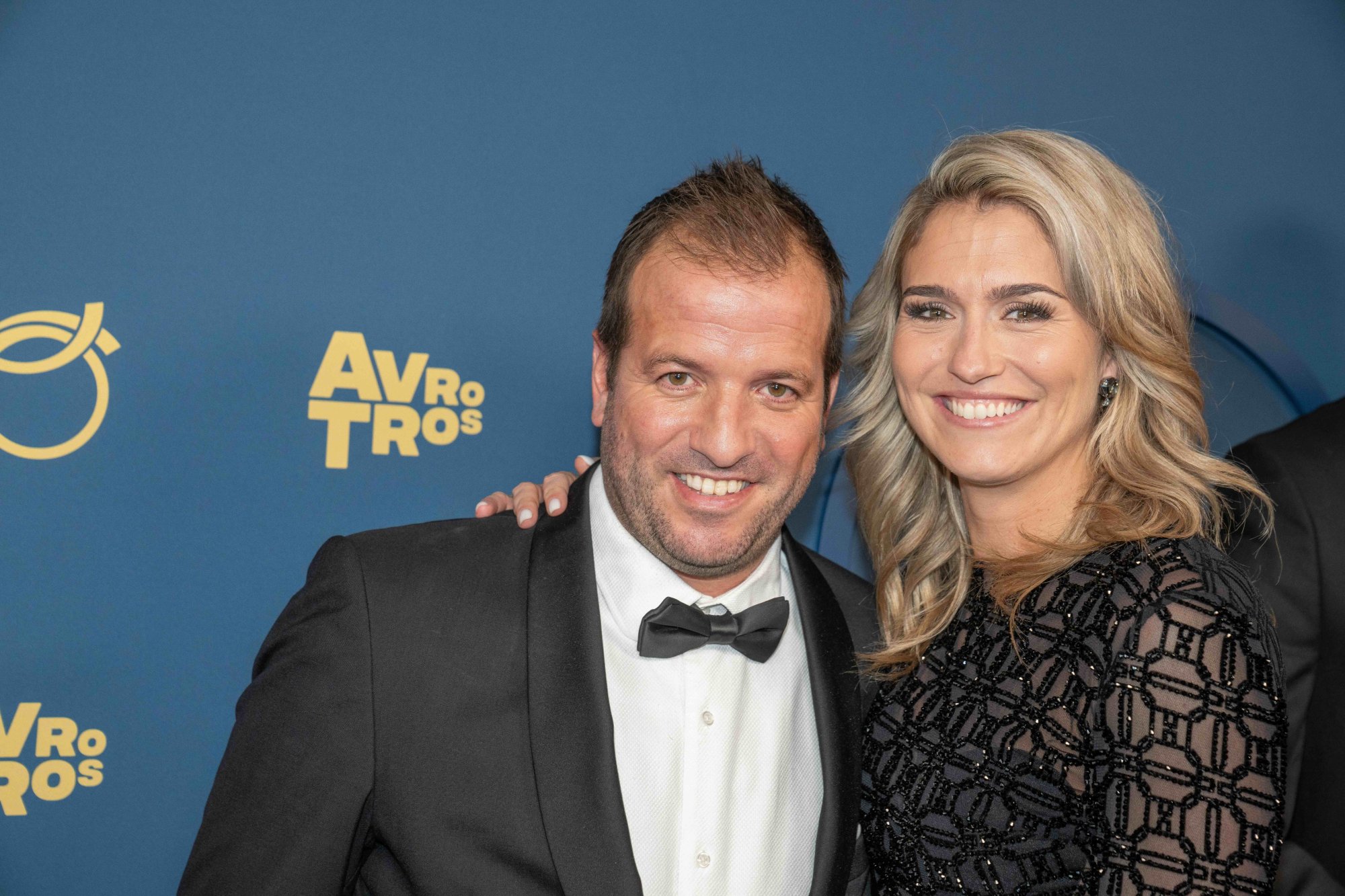 Rafael van der Vaart laat verhuizing naar Nederland aan Estavana Polman ...