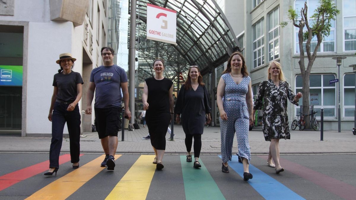 Farbattacke auf Regenbogenweg in Jena