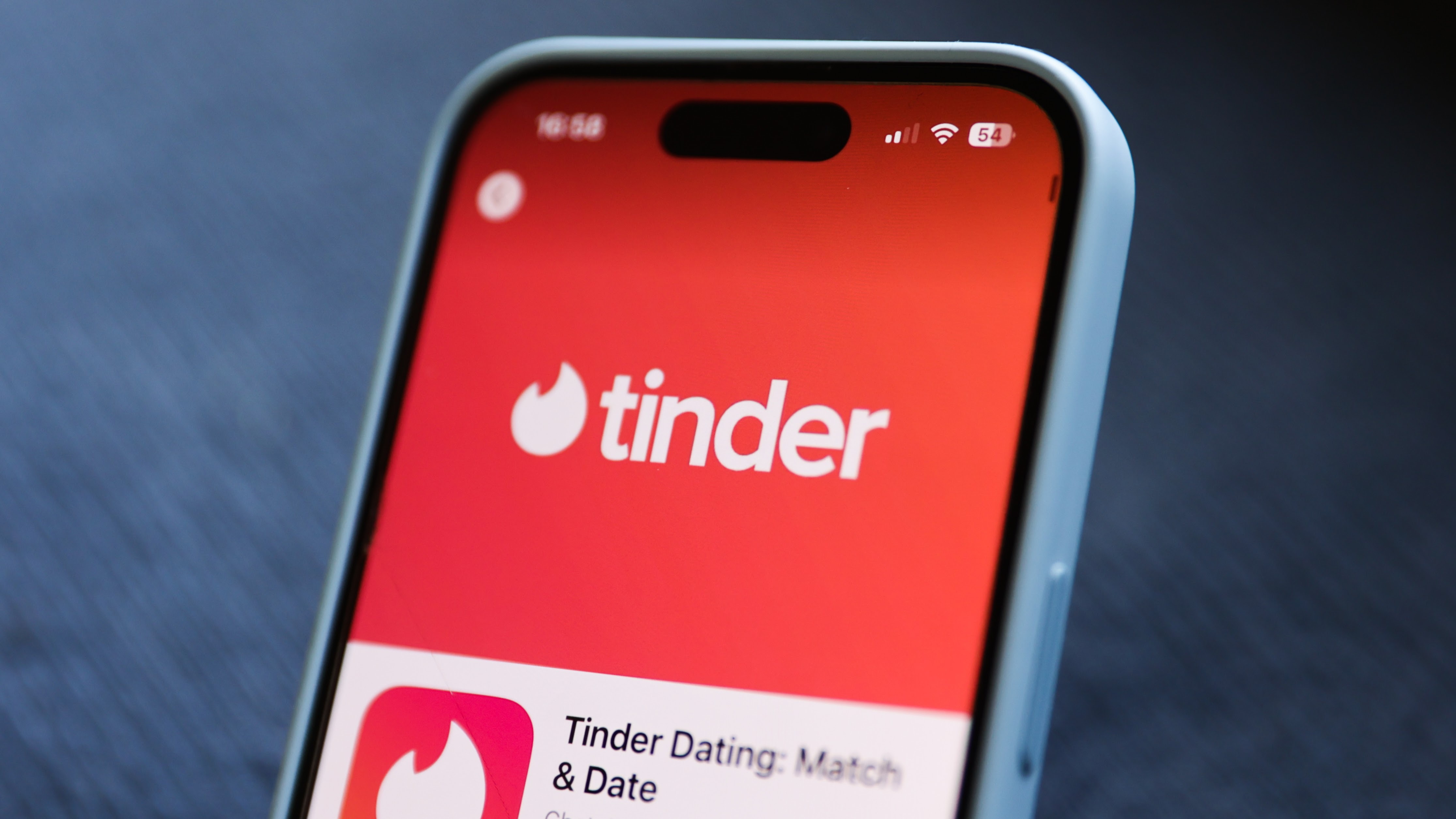 Tinder Goes After the Bots With Mandatory Facial-Recognition Checks