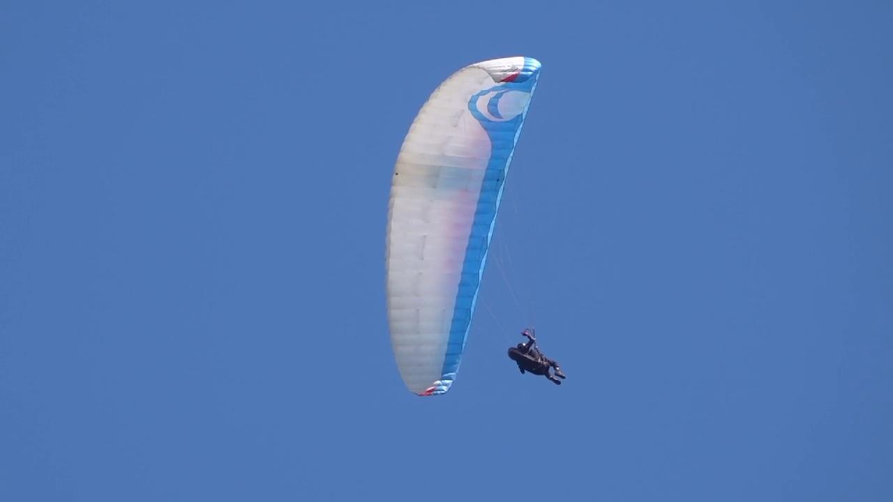 Paraglider performs safety drill simulating a canopy failure