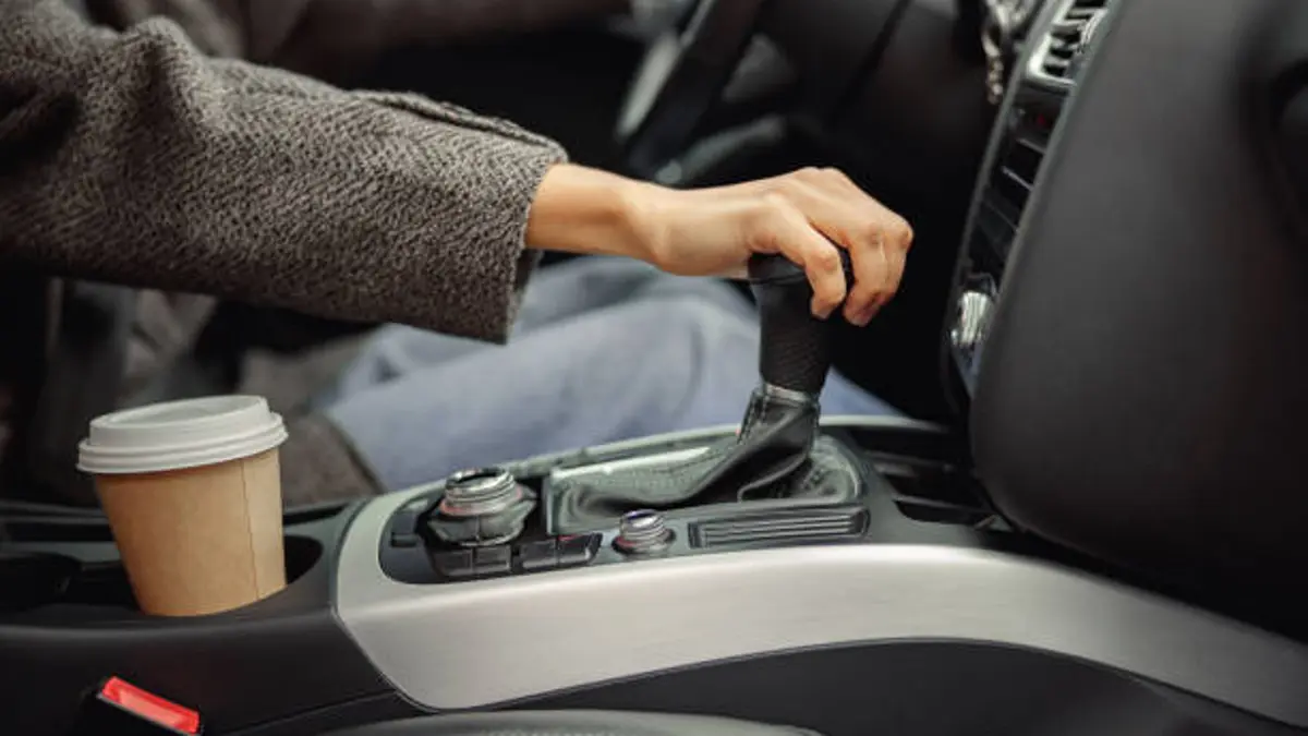 ¿Cómo se frena un coche automático? No basta con pisar el freno