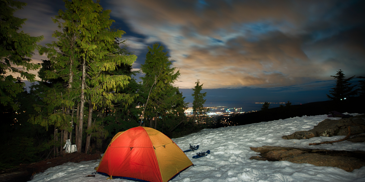 How to stay warm in a tent without electricity: 15 tips for cozy camping
