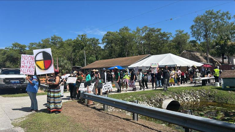 Live updates: President Trump's Alligator Alcatraz tour in Ochopee ...
