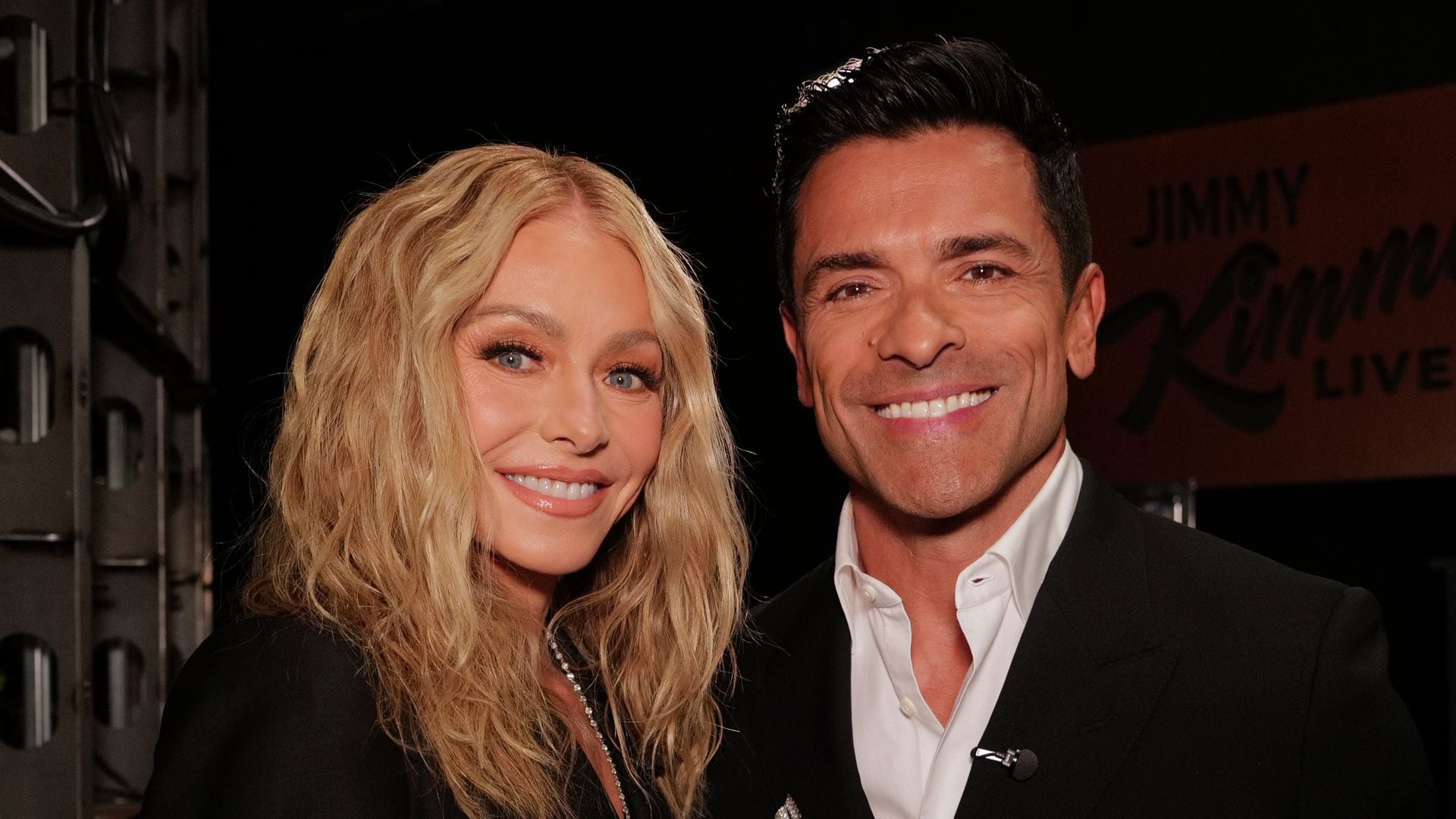 Kelly Ripa jokes about age gap with Mark Consuelos: 'I resent the fact that you just aren't aging'