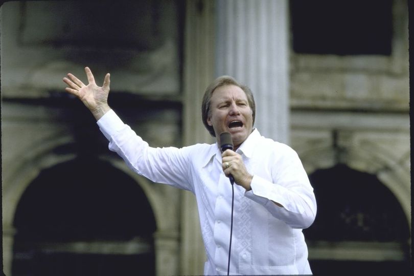 Legendary televangelist dies at home after cardiac arrest