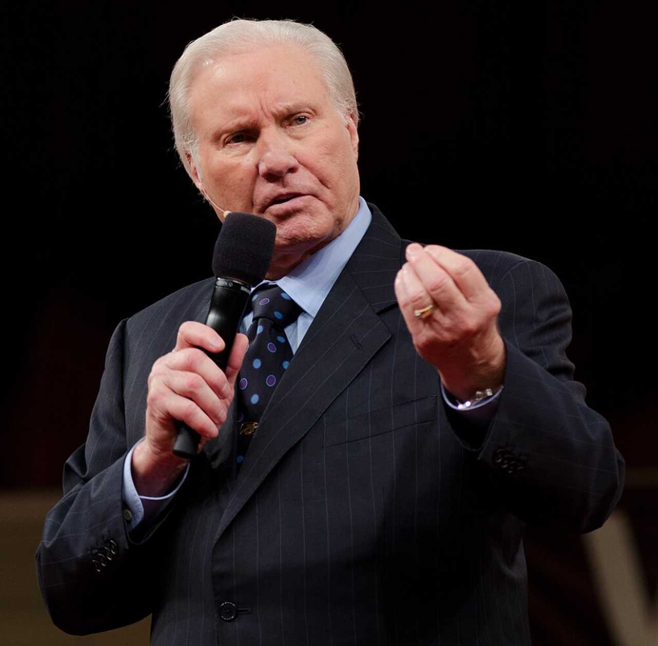 Jimmy Swaggart, Transformative Yet Tarnished Televangelist, Dies