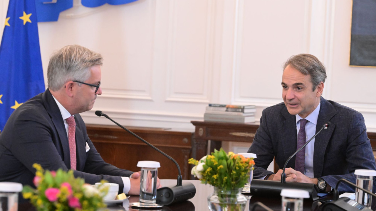 Ανακοίνωση της Κομισιόν για τη συνάντηση Μπρούνερ – Μητσοτάκη, για το ...