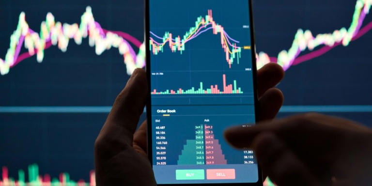 Global markets fall as war fears shake investors